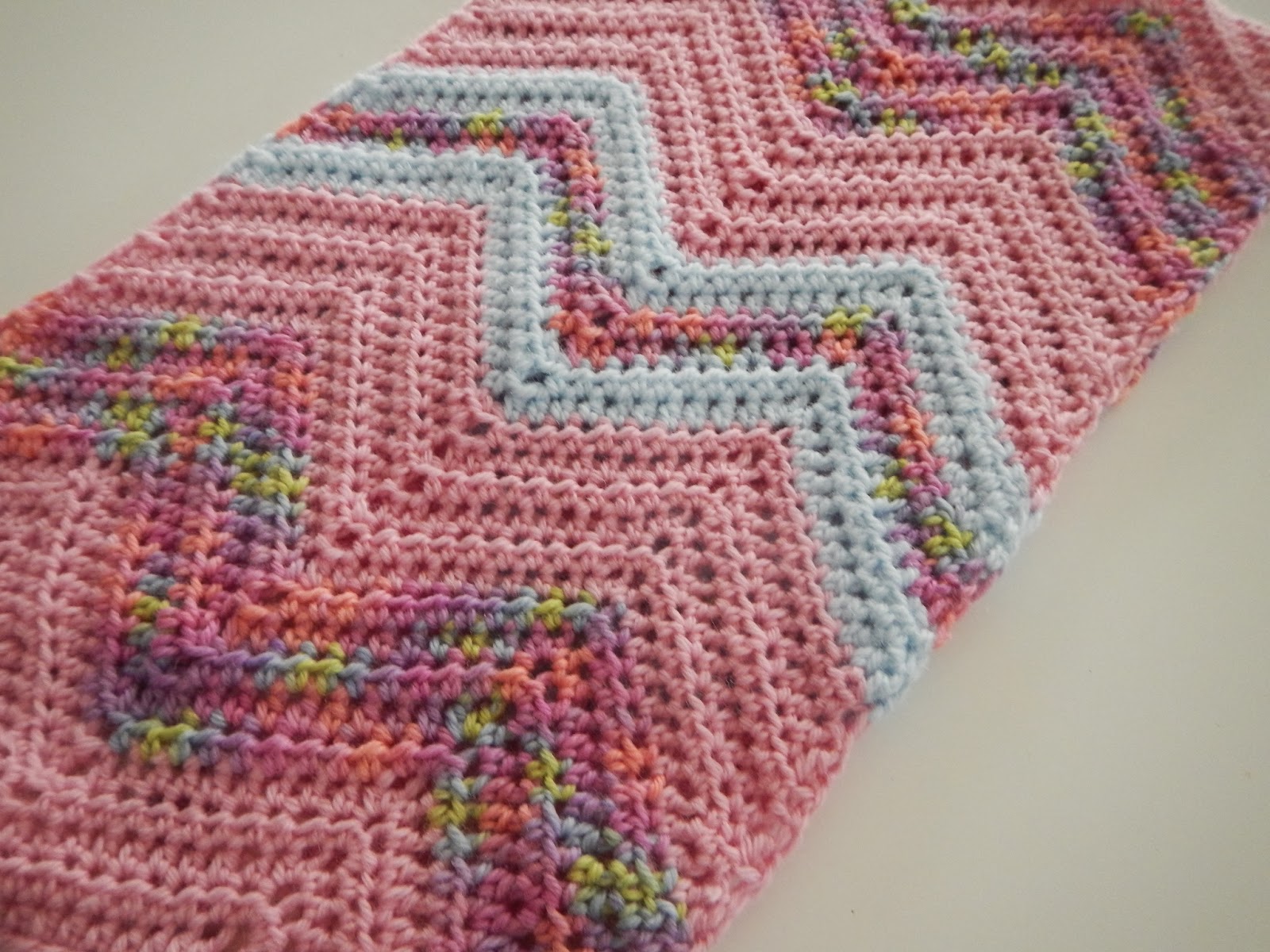 Apple Blossom Dreams: Chevron Infinity Scarf in HDC - Pattern and Tutorial