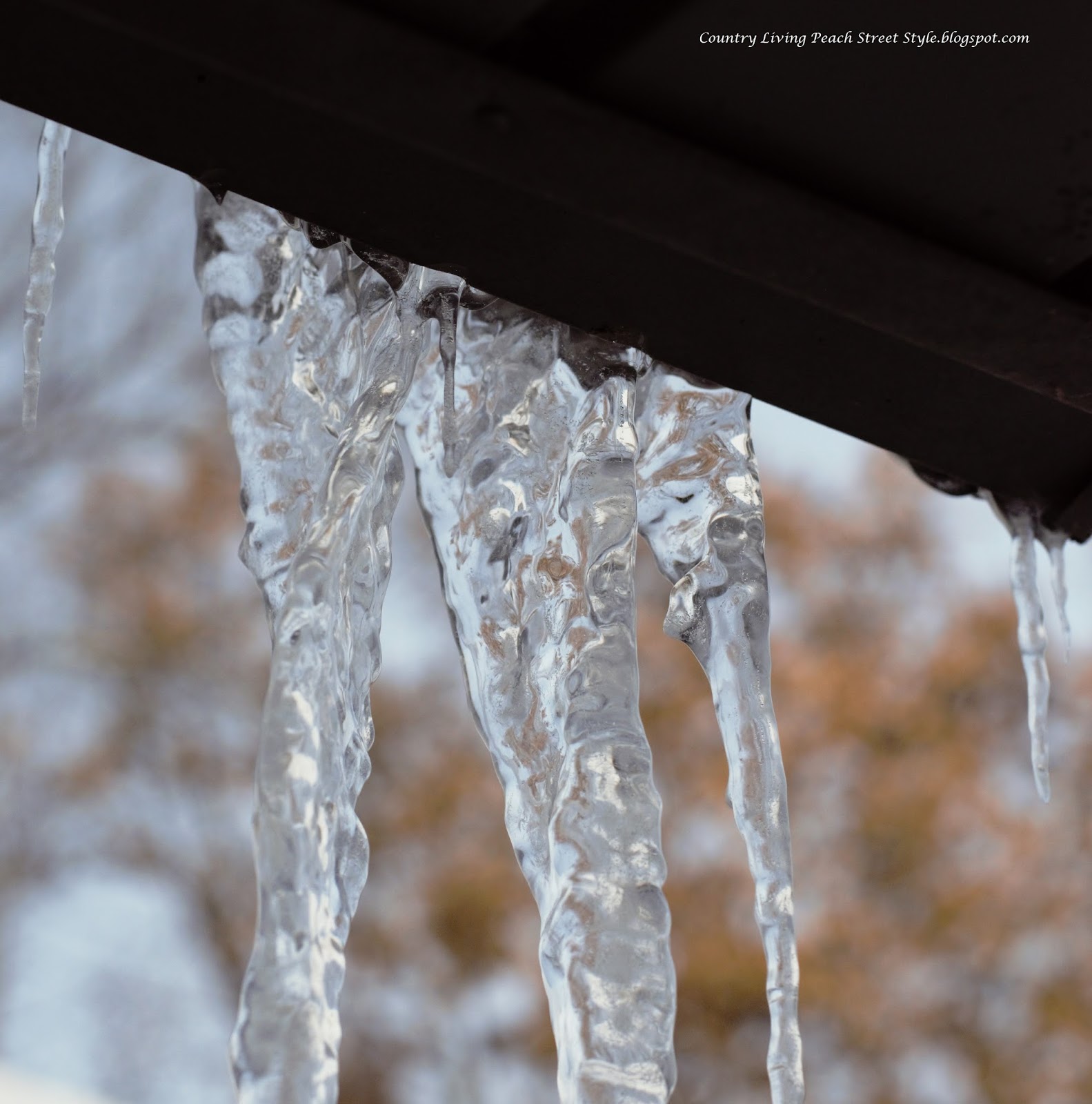 Country Living Peach Street Style: Icicles & Comfort Food
