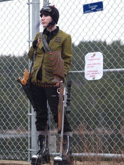 Funny, weird and crazy blog: Girls with weapons! (36 pics)