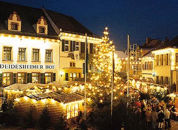 Famous World: Famous Christmas Scenes