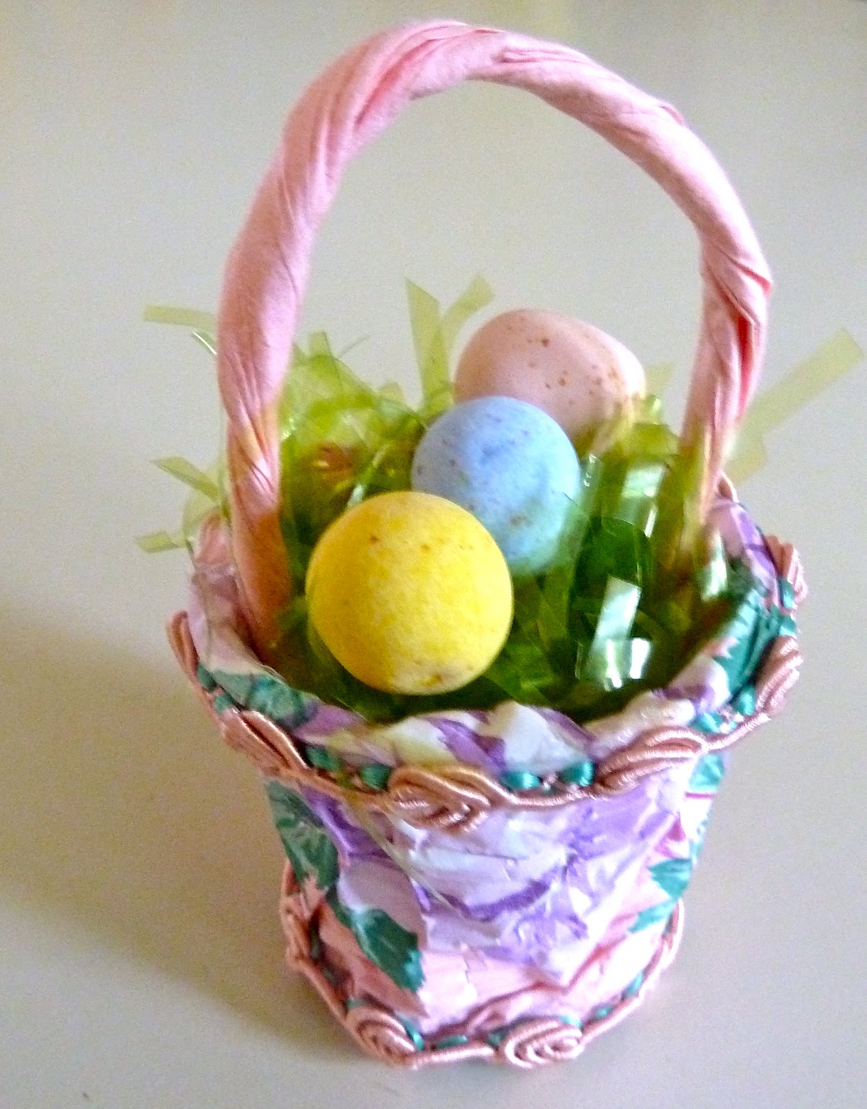 Make it easy crafts: Recylced K-Cup mini Easter Basket party favor tutorial