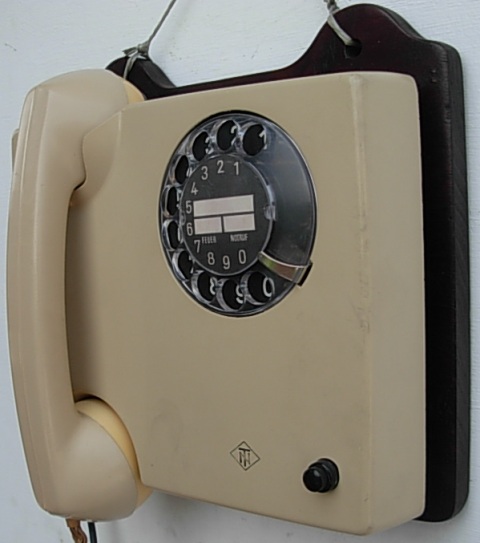 TEMUAN GALERI: Telepon Dinding - ( terjual )