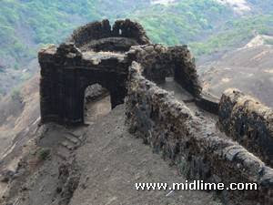 Enjoy Your Monsoon trek to Raireshwar fort with an exiting offroad ...