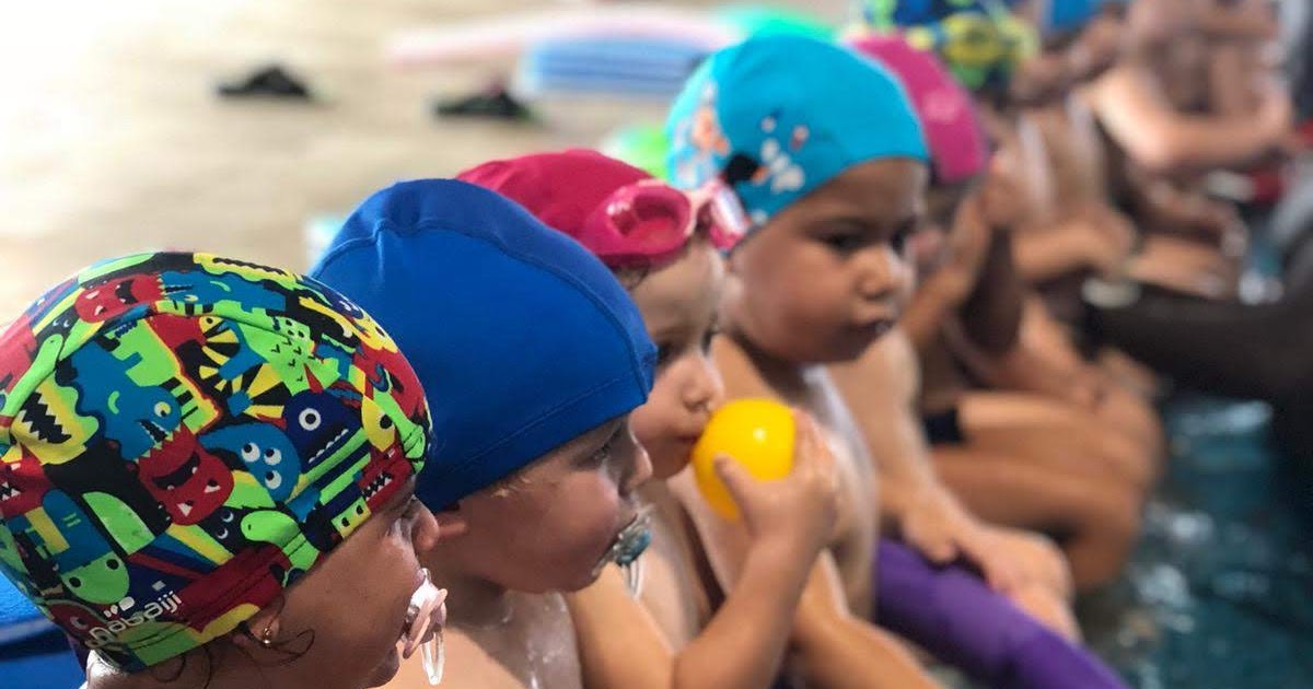 EL BLOC DE LA LLAR D'INFANTS: Anem a la piscina