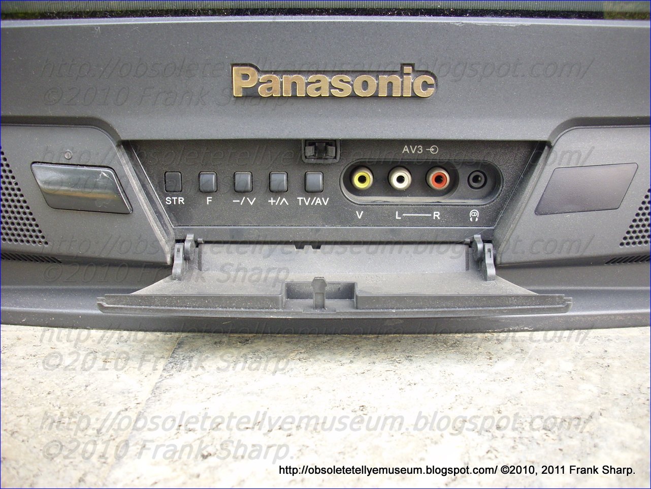Obsolete Technology Tellye !: PANASONIC TX-25MD4C YEAR 1998.