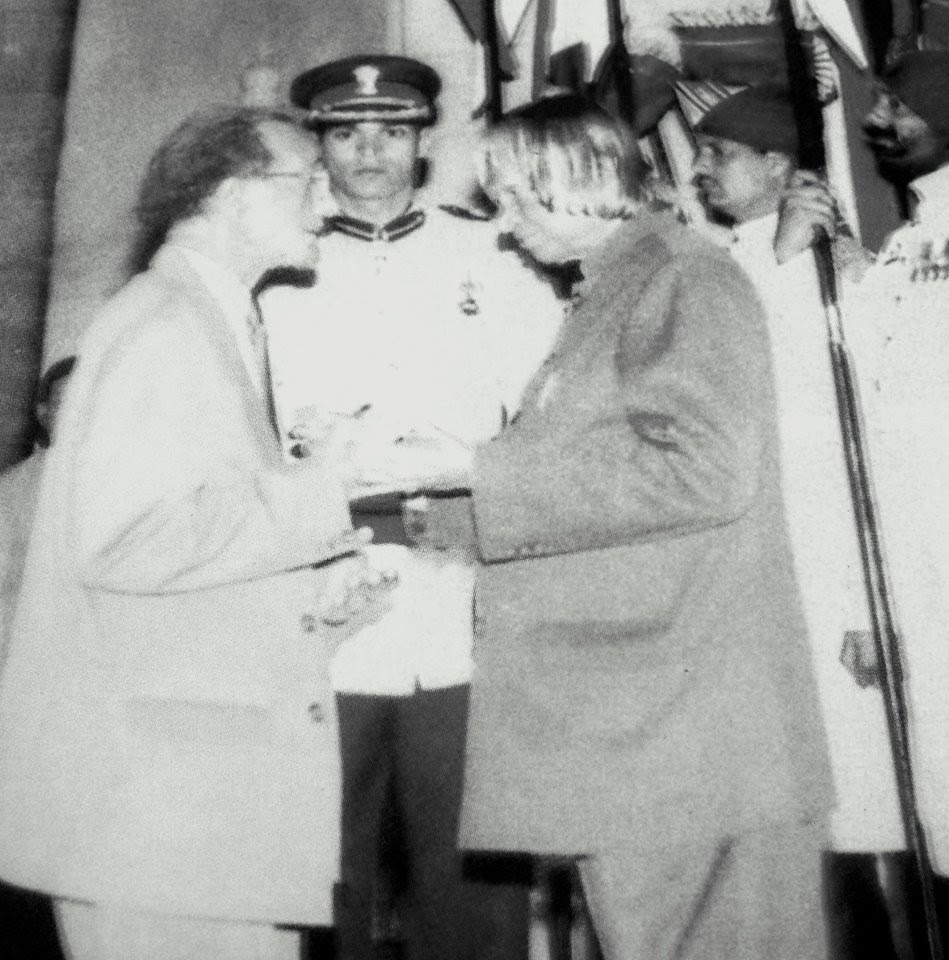 CHINAR SHADE : AMIN KAMIL , WELL KNOWN KASHMIIRI POET ,TRANSLATOR ...