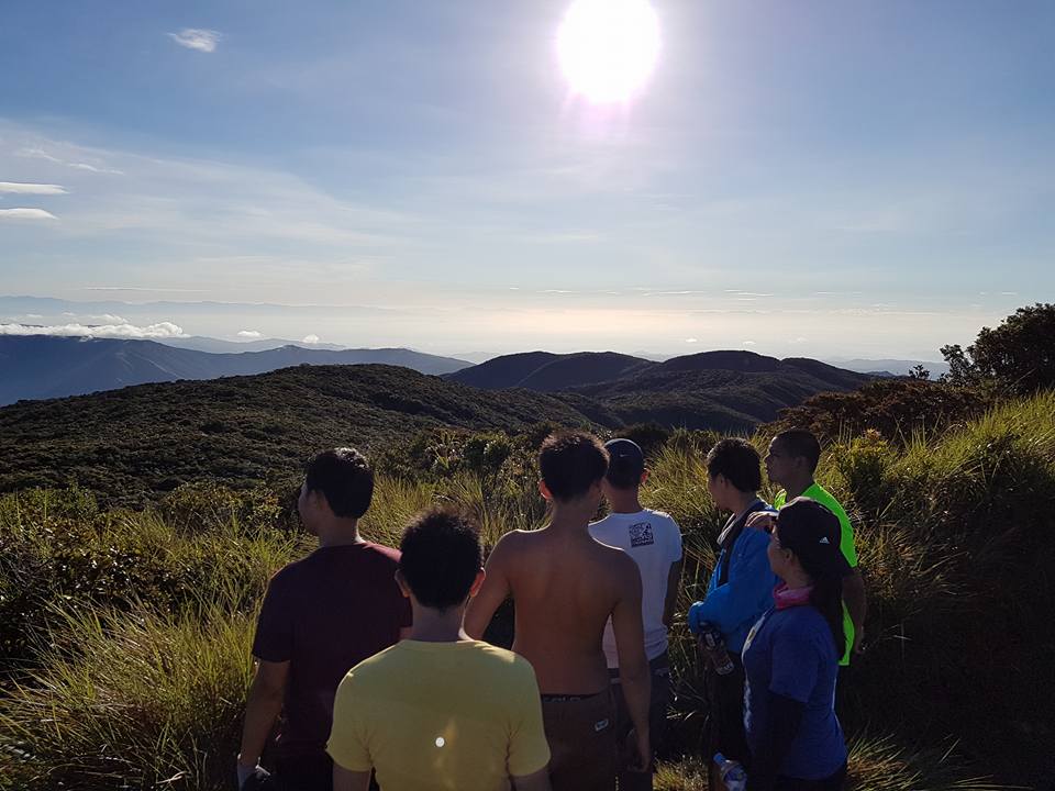 Wandering Den: Mt. Tapulao: Rocky Road to Summit