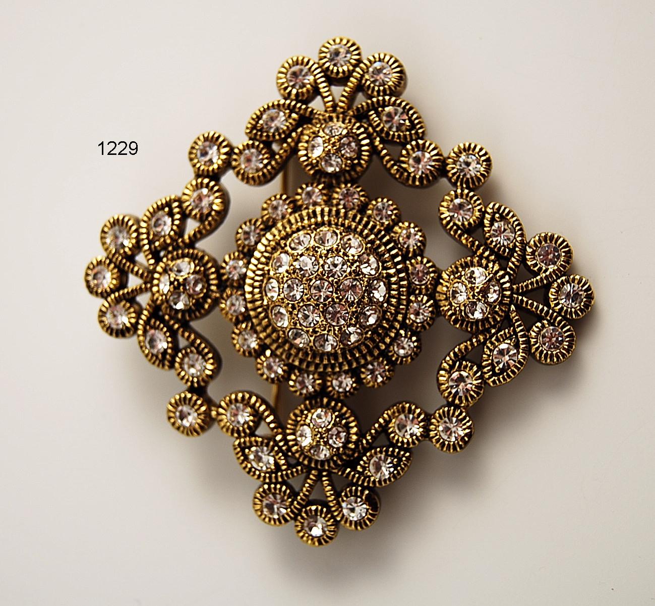 Chella's Musings: *.* Brooches