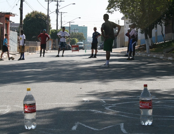 Jogar à Bola: A Artificialização do Futebol de Rua - Uma metodologia ...