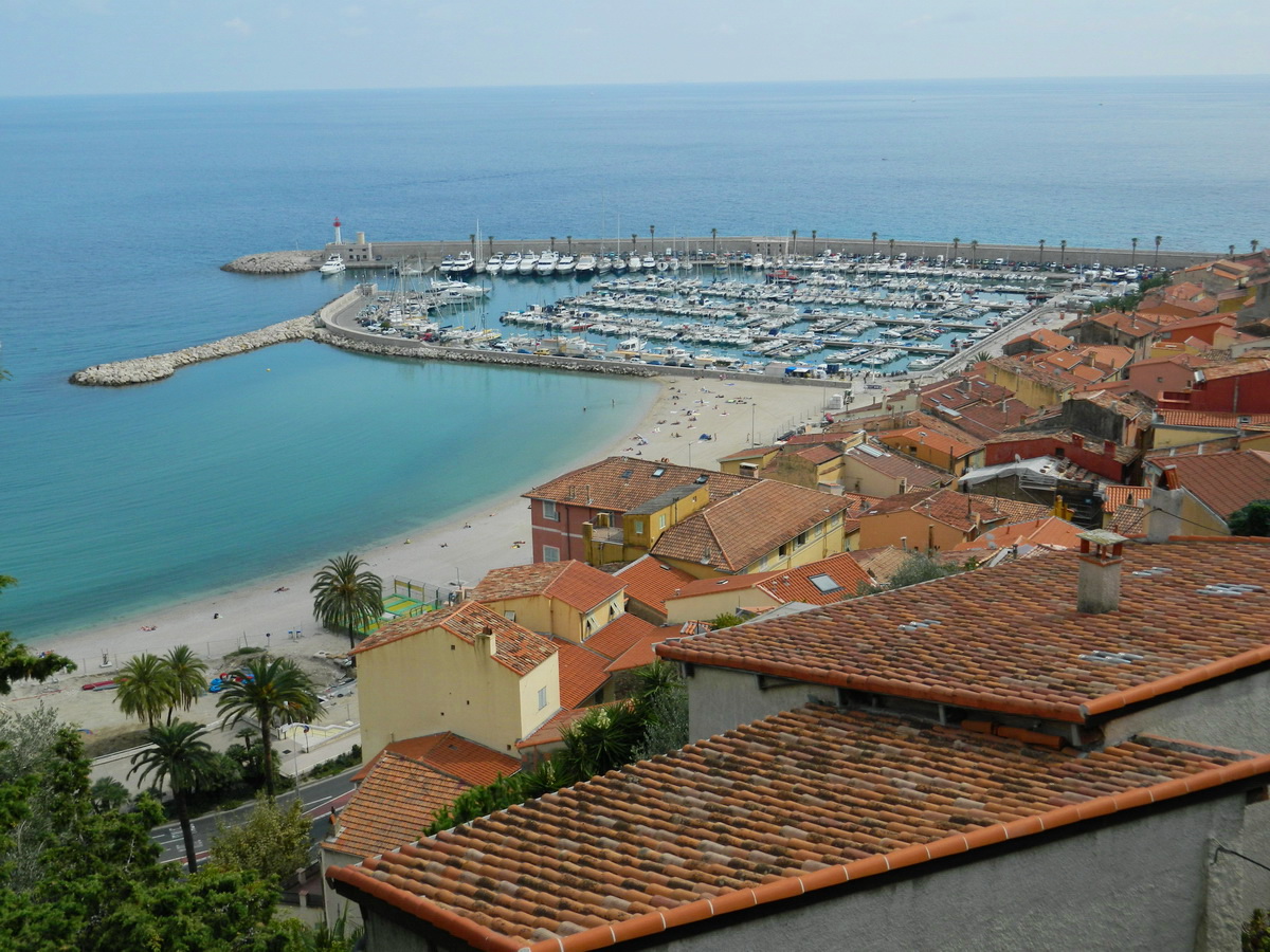 LA MULTI ANI, ROMANIA!: Porturi vazute de sus