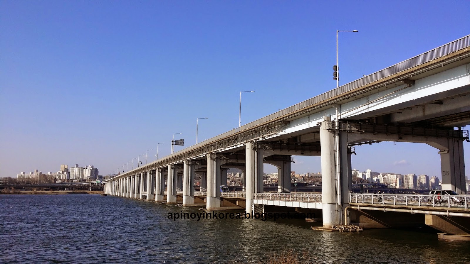 A Pinoy in Korea: The Jamsu Bridge And The Floating Island!