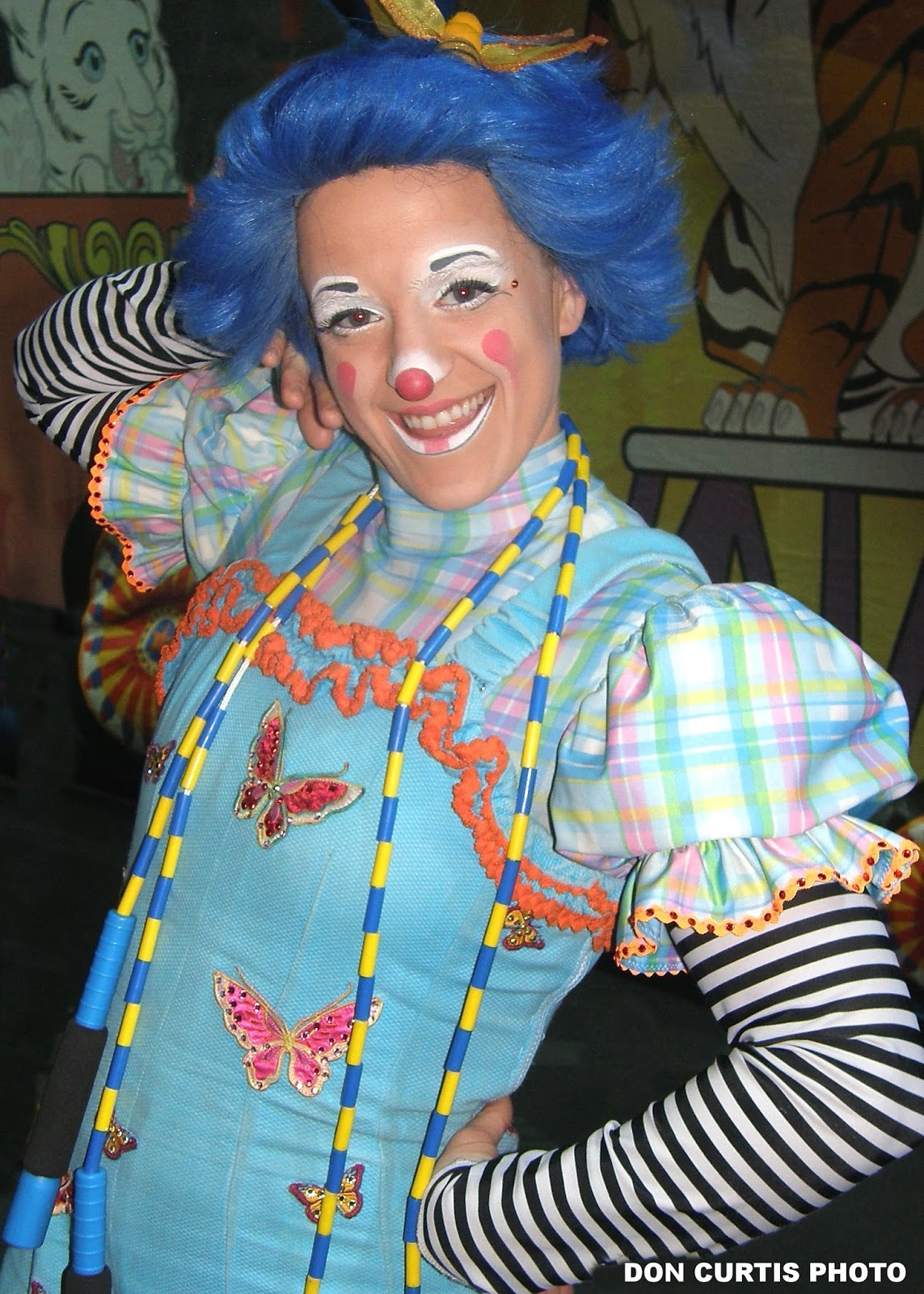 CIRCUS PERSONALITY PHOTOS: Signature Hairstyle