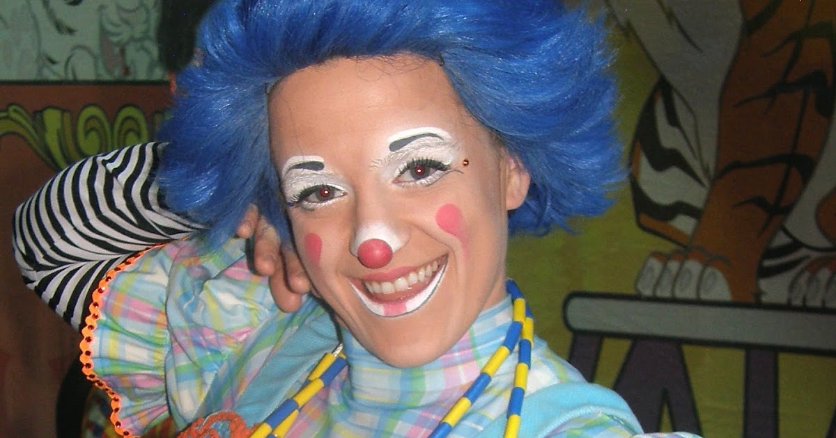 CIRCUS PERSONALITY PHOTOS: Signature Hairstyle