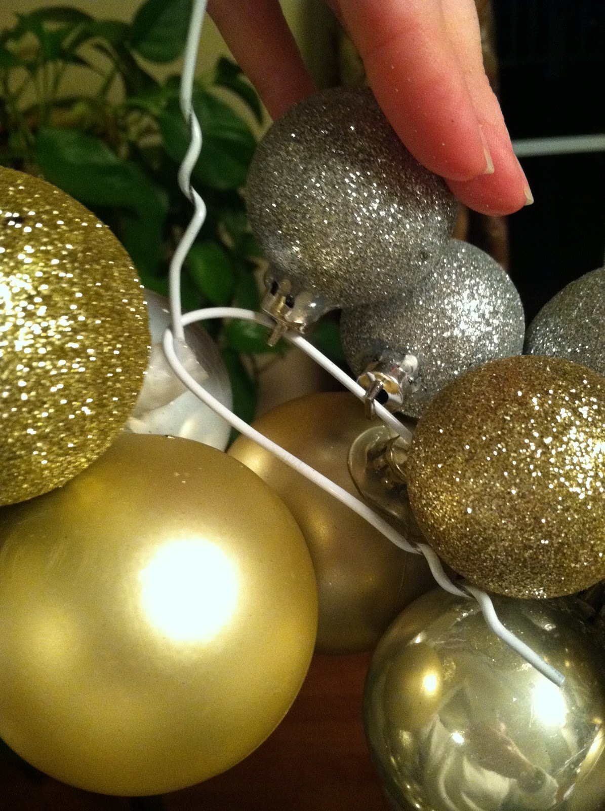 The Penny Parlor: Dollar Store Christmas Ball Wreath