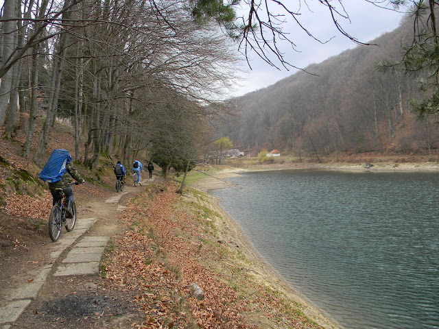 Blog de Calatorii si Drumetii Montane.: Lacul de la Codlea ,jud.Brasov ...