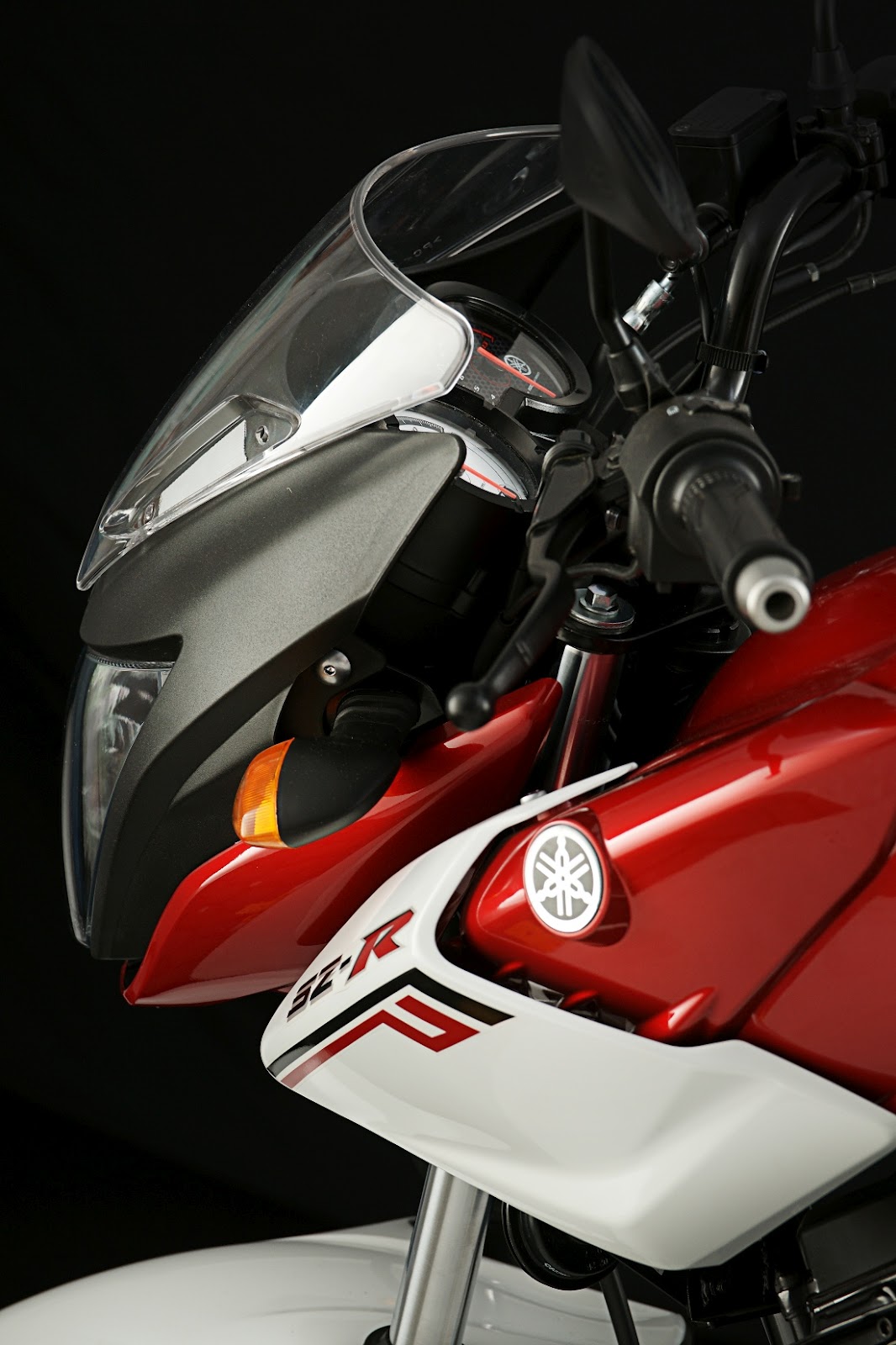 SCOOTER TEAM: Yamaha SZ-R la nueva Street para disfrutar con estilo