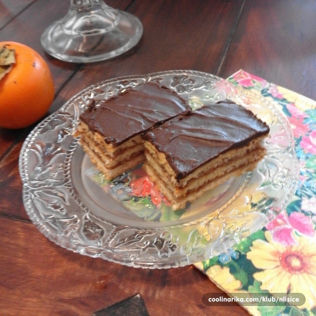 Jednostavan kolačić - ukus je fantastičan i kako duže stoji to je bolji ...