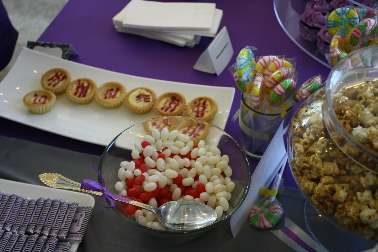 Bakerlicious Cupcakery: Candy Buffet
