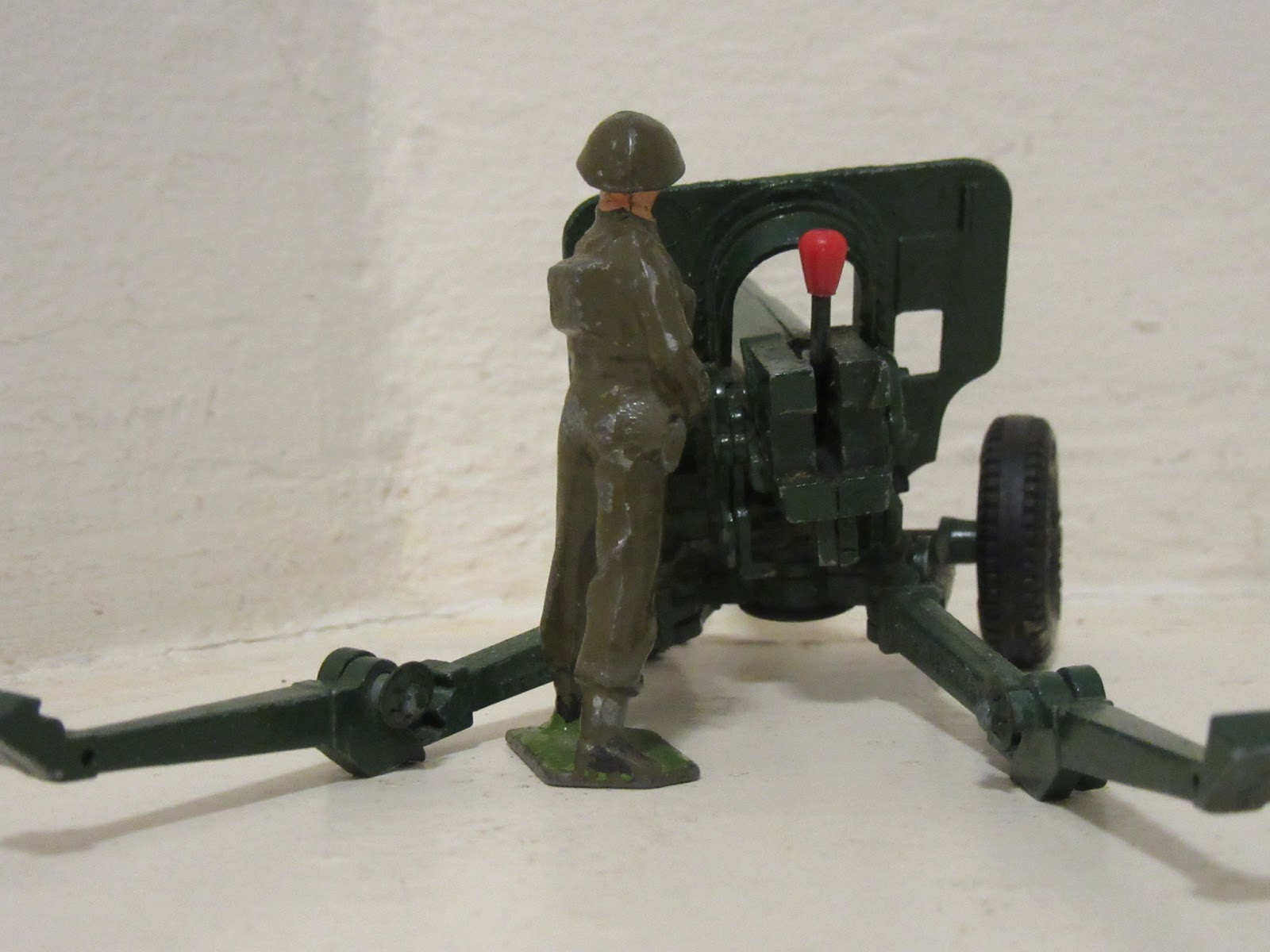 Toy soldiers and real battles: Cannon OTO Melara Mod 56 105mm