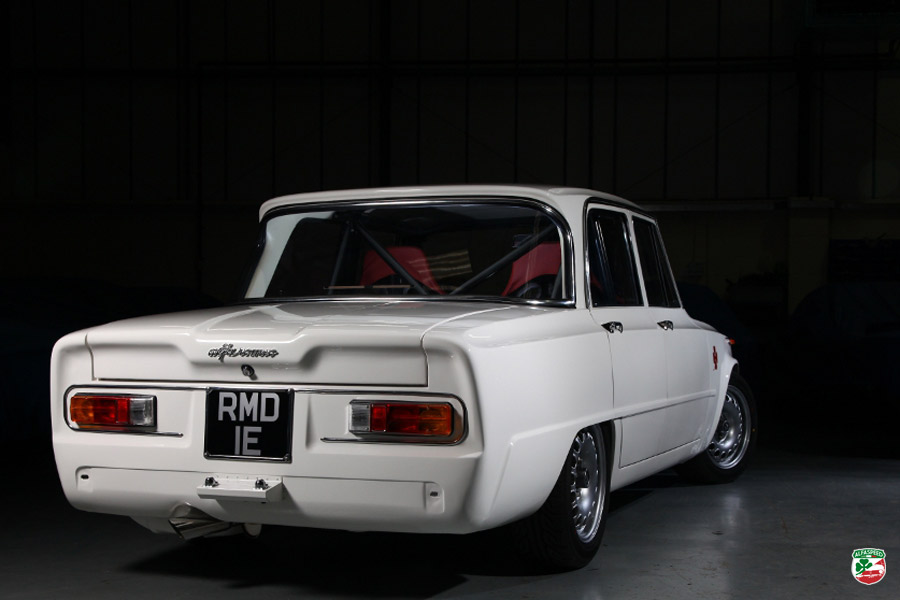 "MOTORCULT": Alfa Romeo Giulia Ti Super R