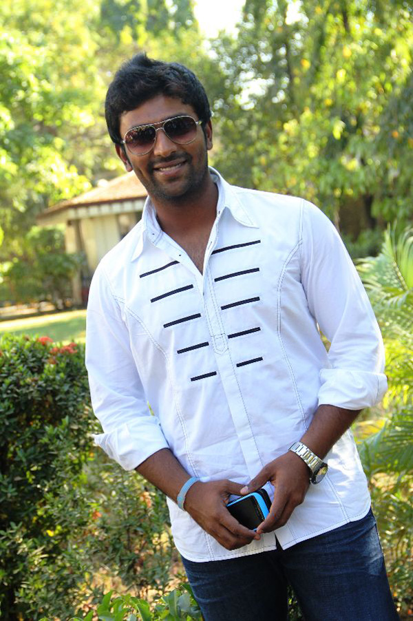 Maalai Pozhuthin Mayakathile Trailer Launch Stills Gallery Images