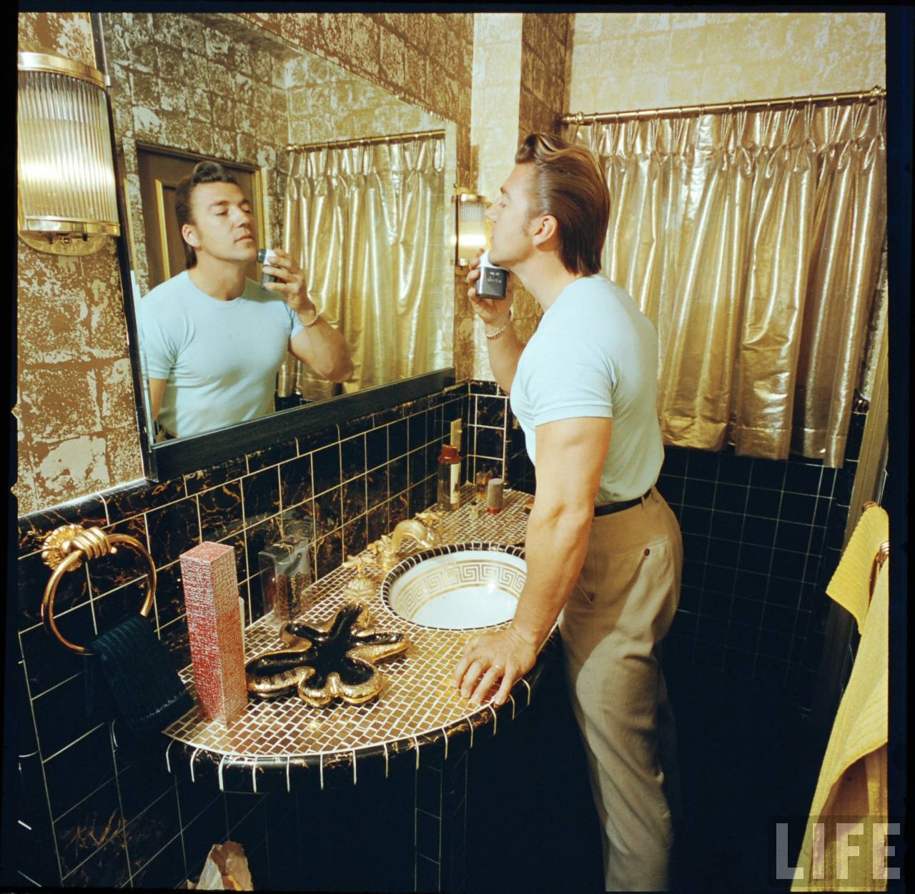 Take a Look Inside Jayne Mansfield's Splendor "Pink Palace" ~ Vintage ...