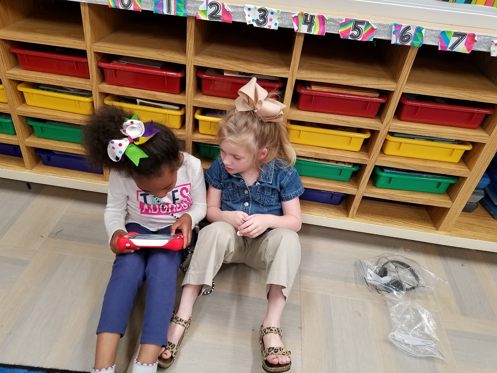 Kinder Glitter Girls: Two Hoots and A Holler