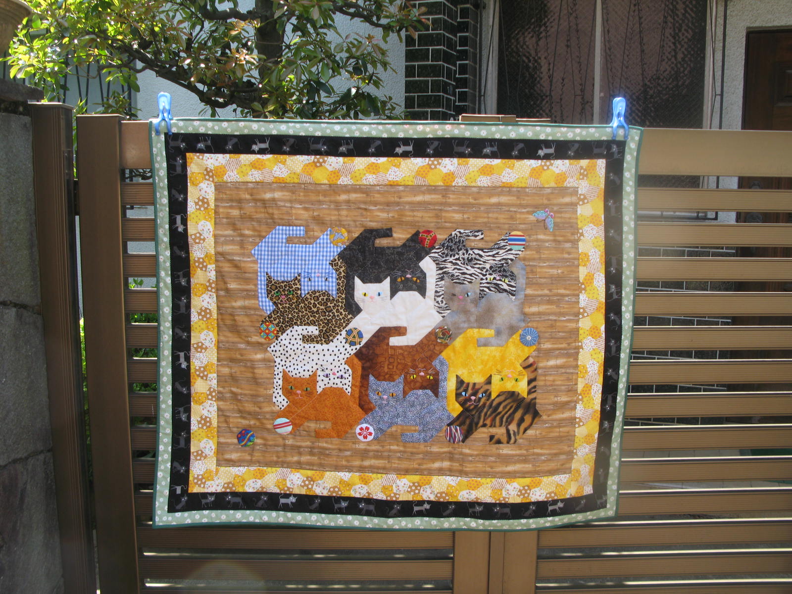 My Quilt Diary: Tessellating cats ...to the finish line
