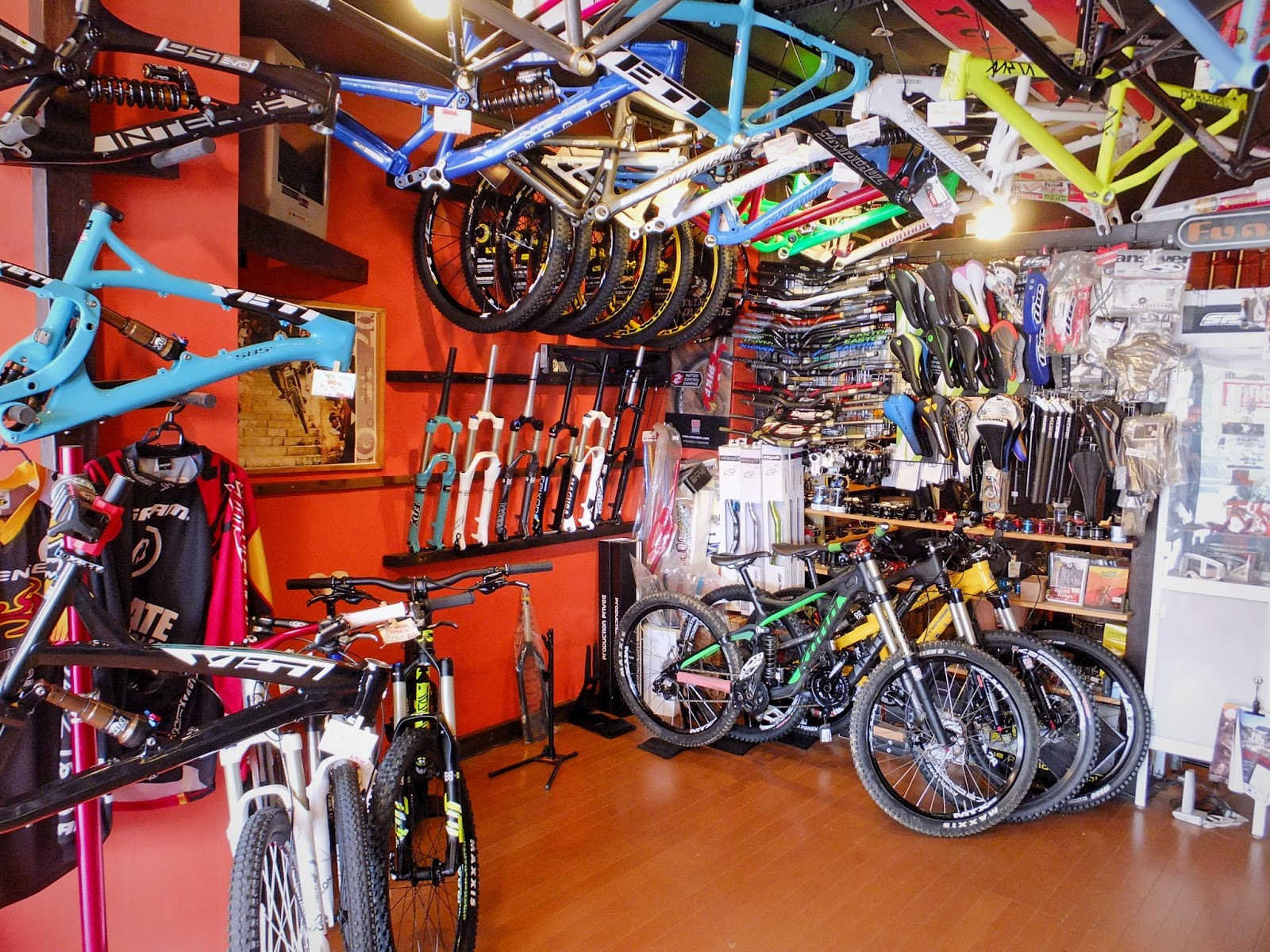 Kinki Cycle: MTB Garage Zone, Tomio, Nara