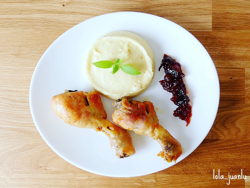 Pollo confitado con puré de patata y confitura de ciruela - Pequeños ...