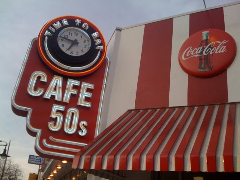 Sku's Recent Eats: Nostalgia for an Age that Never Existed: Cafe 50s