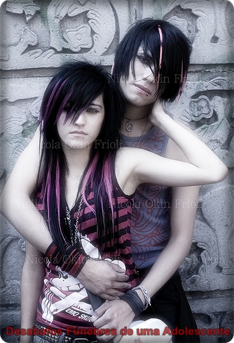 Desabafos Fúnebres de uma Adolescente: Diferença Entre EMO e GÓTICO