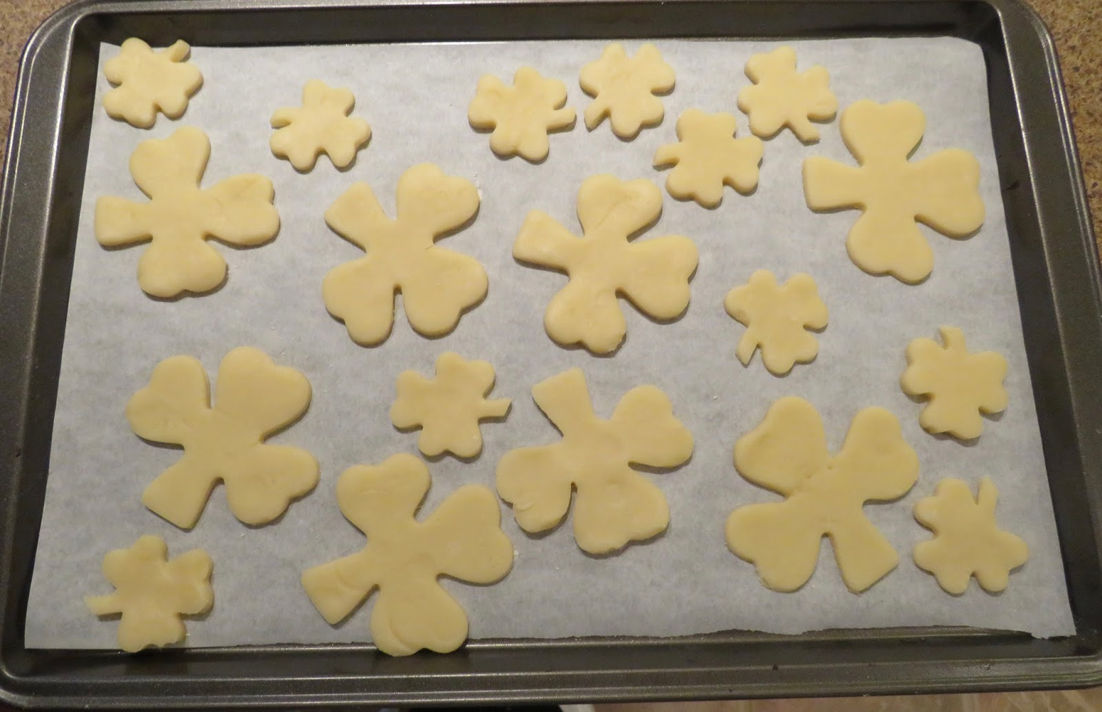 Thel's Kitchen: Shamrock Shortbread Cookies