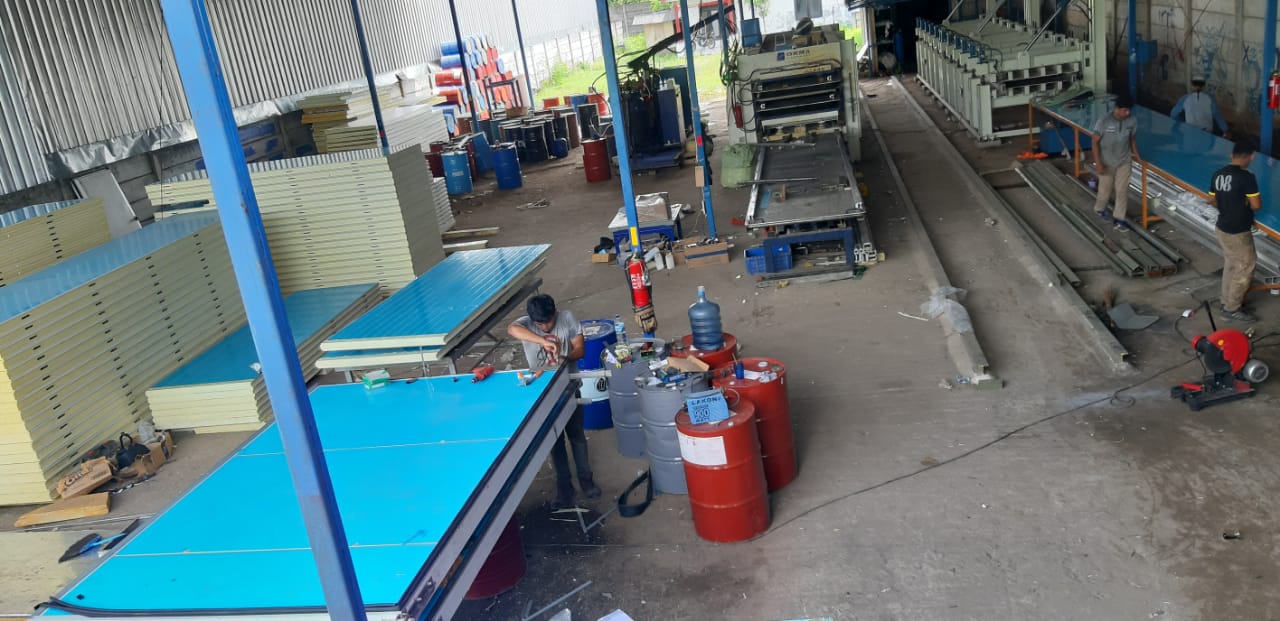 Produksi sandwich panel