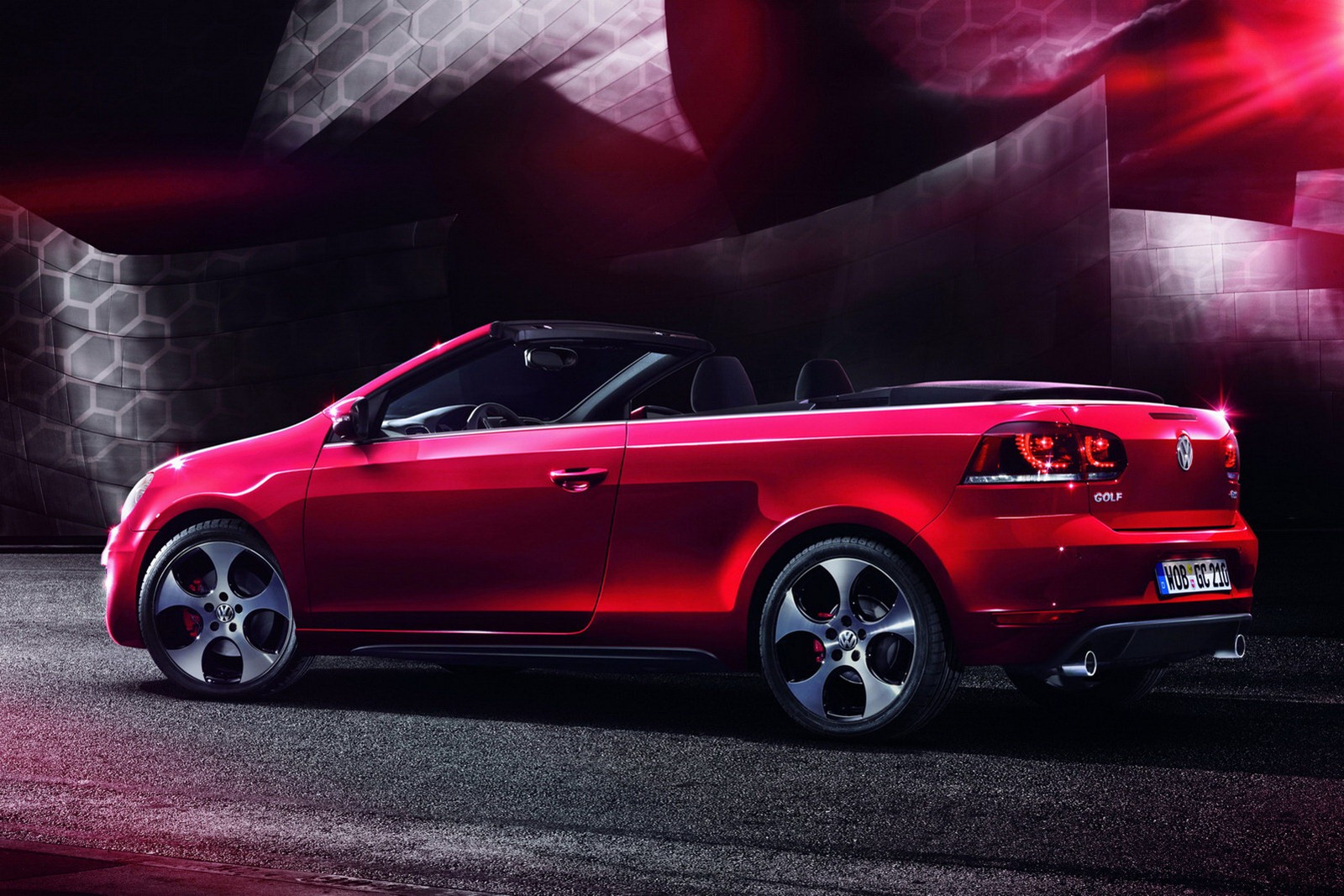 A V T O S V E T N O V I C E: VW GOLF GTI CABRIO