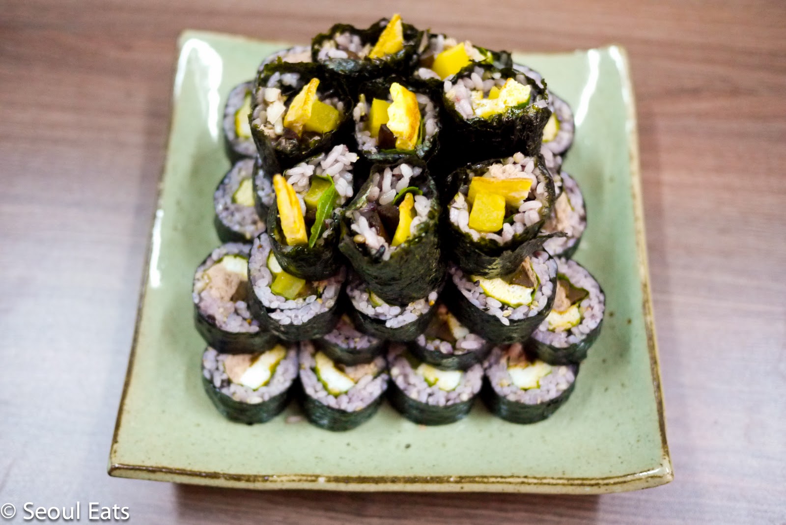 Yesterday's Lunch: Towers of Kimbap at O'ngo Food