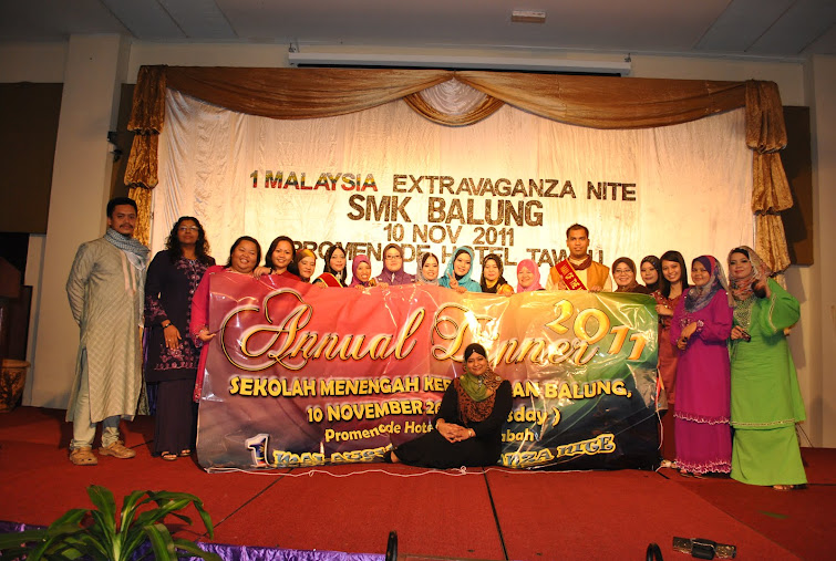 Kelab Kewartawanan SMK.Balung Tawau: Proses Pembahagian Majalah Sekolah