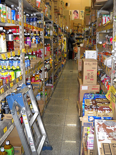 1000 Things About Japan: Won't Miss #450 - narrow market aisles