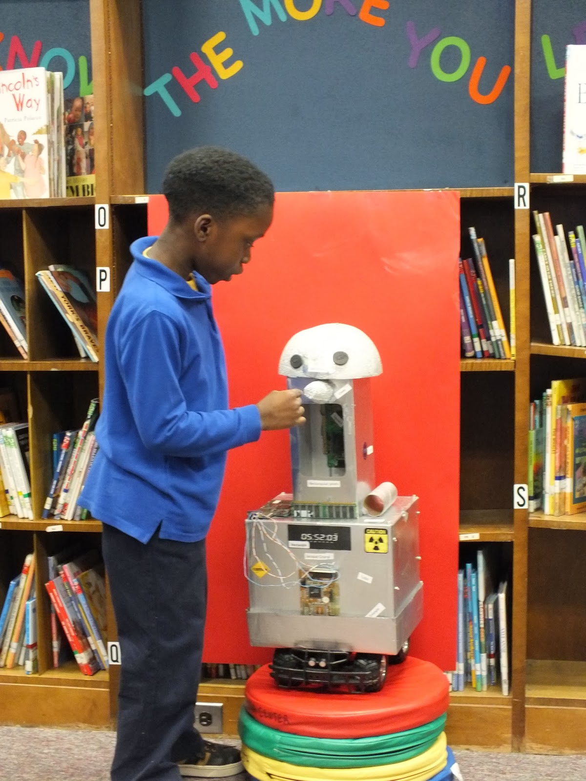 Geezy's 2nd Grade: 3-Dimensional Robot Projects!