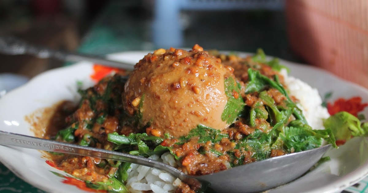 Jadi Rakus: Pecel Pakis Kudus, Makanan Khas Colo Kudus yang Tersohor