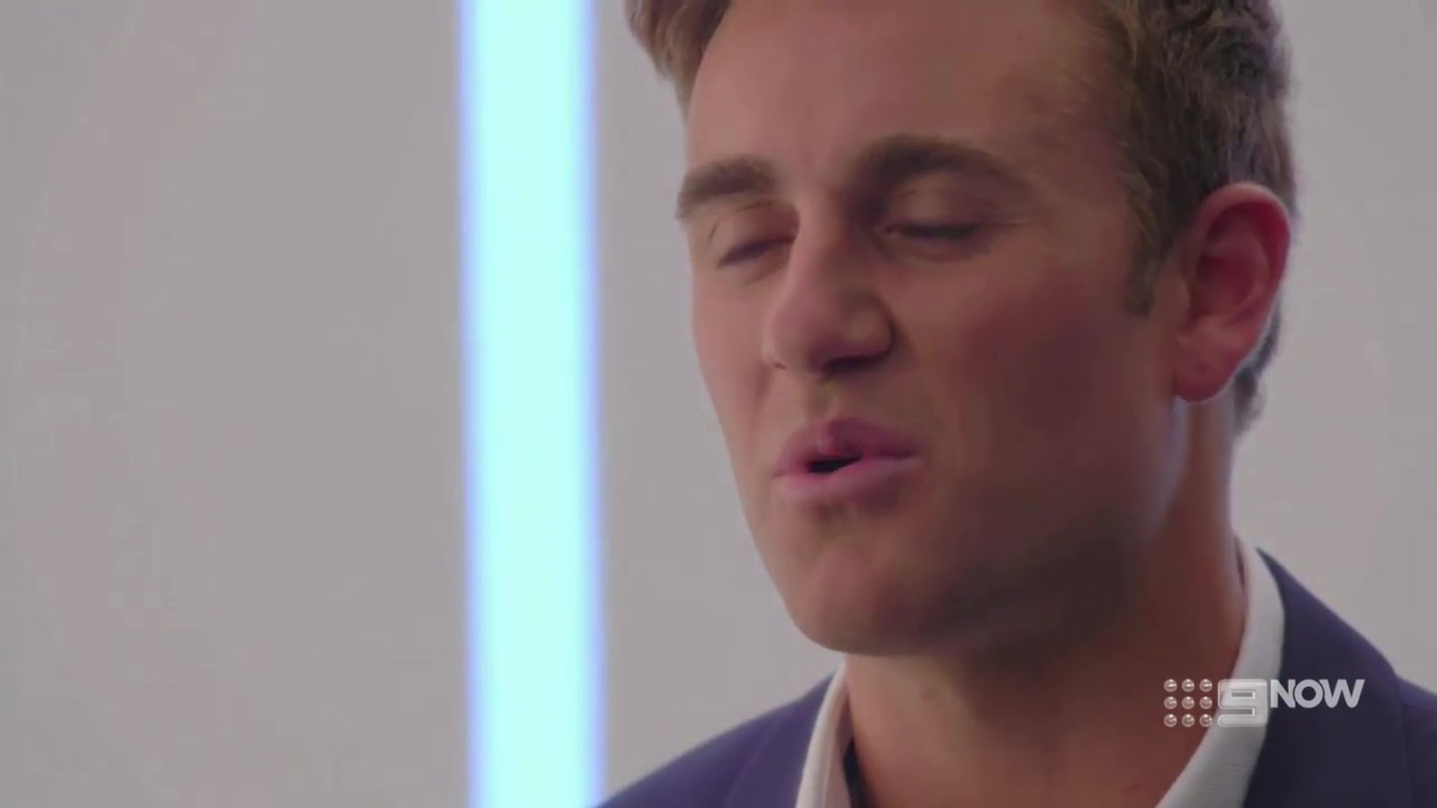 ausCAPS: Josh Moss shirtless in Love Island Australia 1-01 "Episode 1"