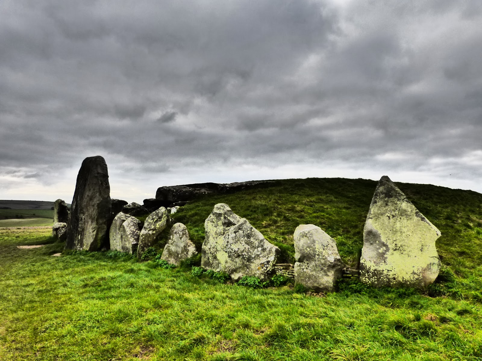 Devizes Days in Words and Pictures 2015: West Kennet Long Barrow and ...