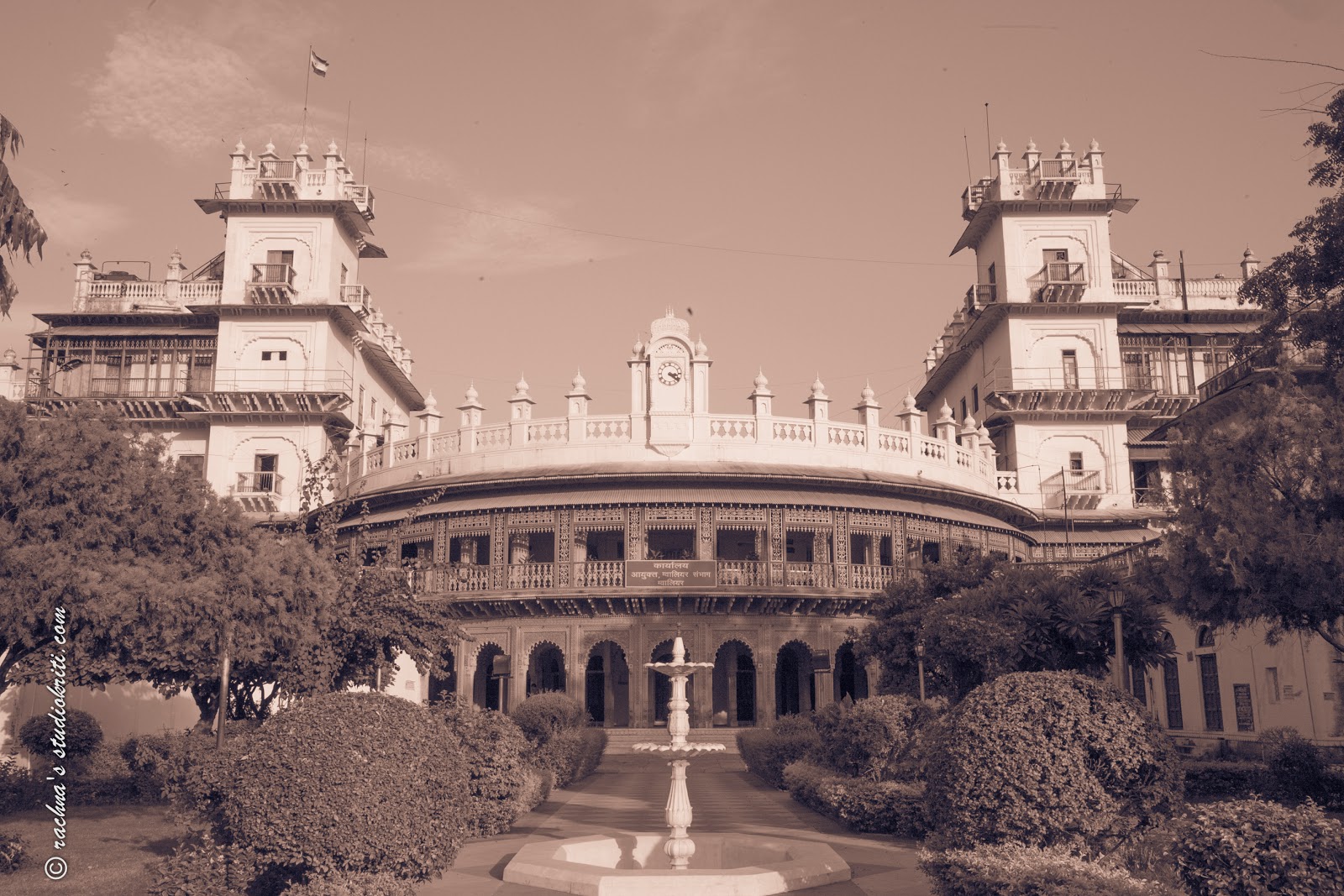 Rachna's Studio Kriti - Weaving Thru Life's Tapestry: Heritage Gwalior ...