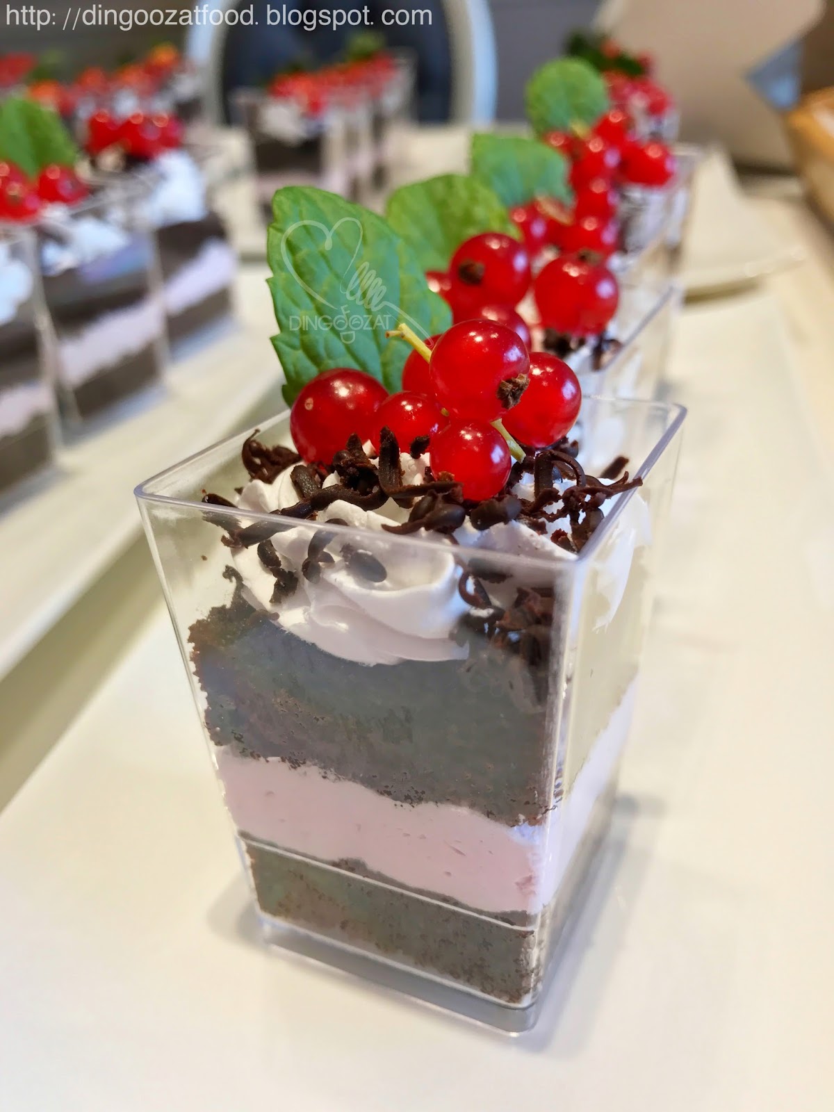 Miki's Food Archives : Fruity Moist Chocolate Cake Canape