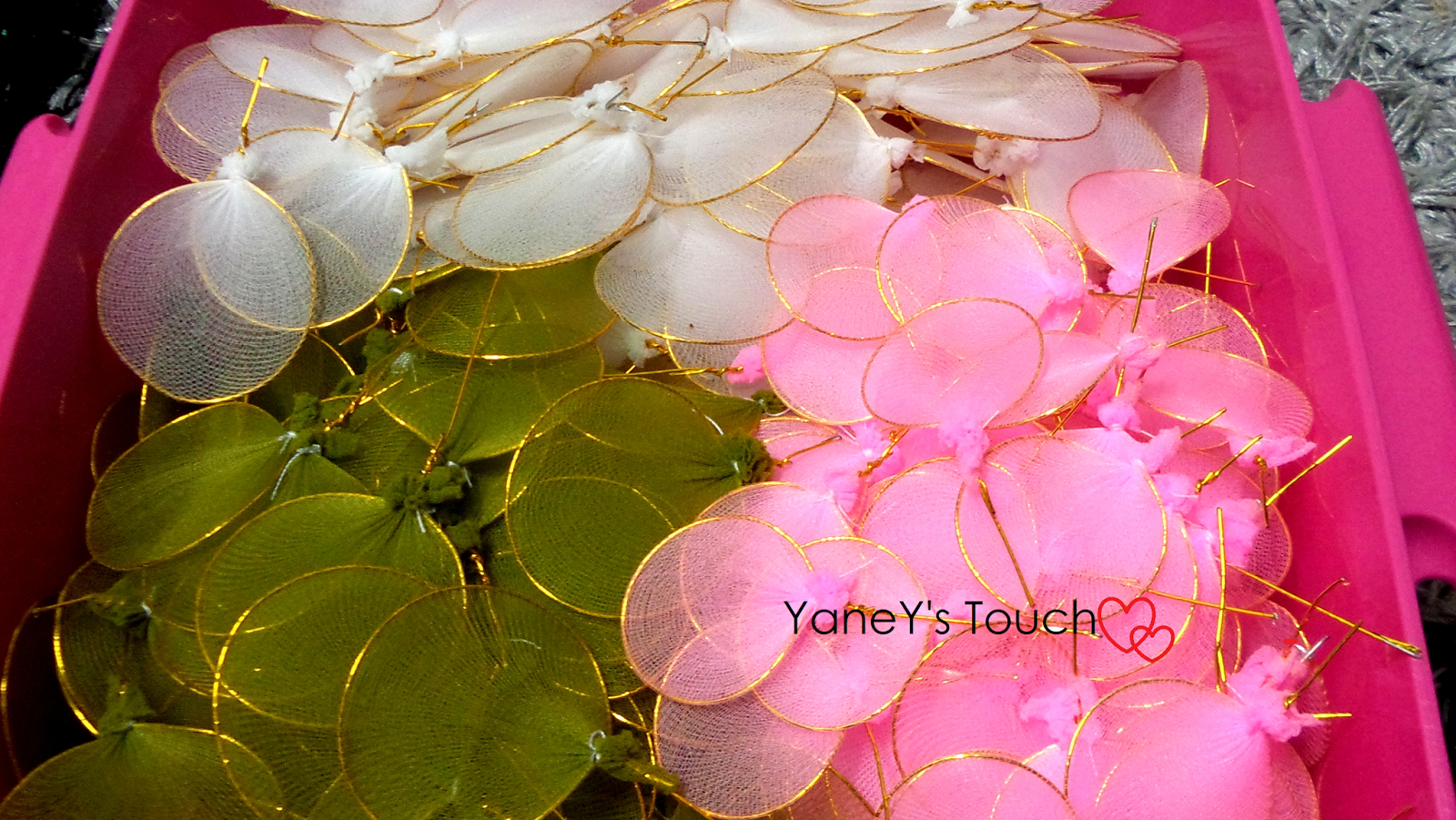 YaneY's Touch: bunga telur stokin (gantung): tema pink putih