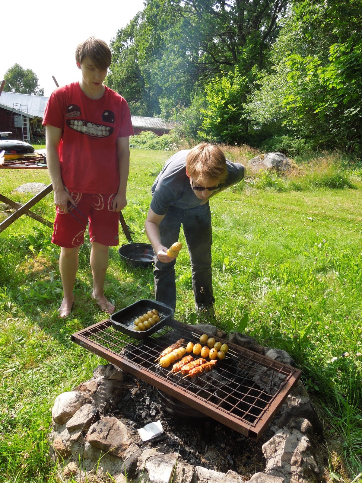 Ingas tankställe: Ute och inne