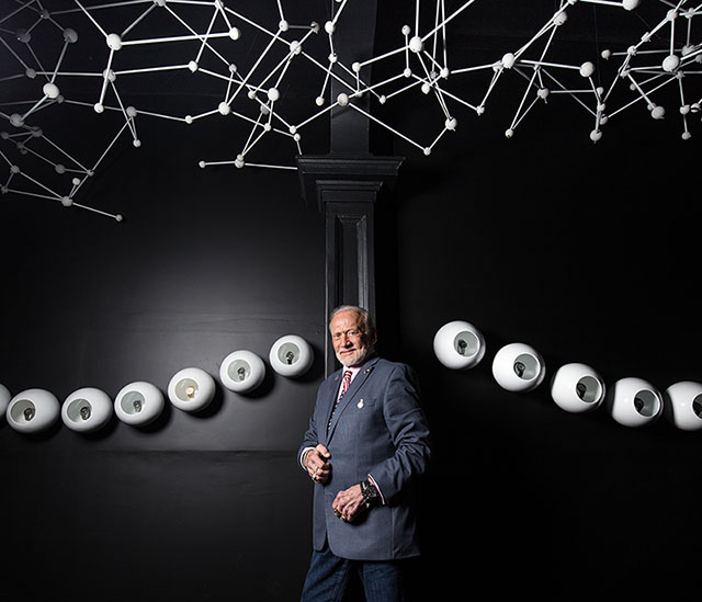 ΑΓΓΙΓΜΑ ΦΥΣΙΚΗΣ...: Σαν σήμερα ... 1930, γεννήθηκε ο Αμερικανός ...