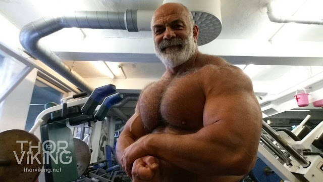 Muscle Lover: Super buff grandpa - Thor Viking