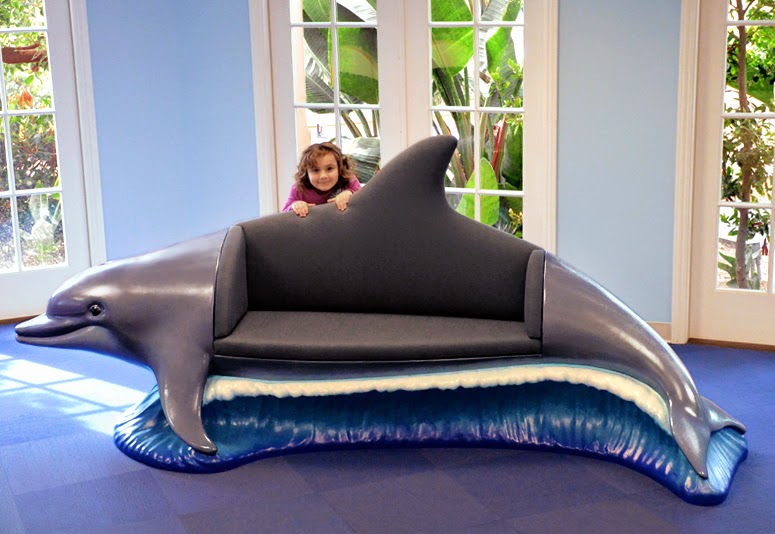 Michael Ferrari-Fontana: Dolphin Sofa