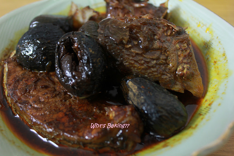 What's Baking??: Buah Keluak Ikan Jenahak (Black Nut with Golden Snapper)